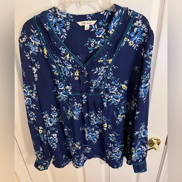 The Pioneer Woman | Tops | The Pioneer Woman Vneck Top Button Blue ...